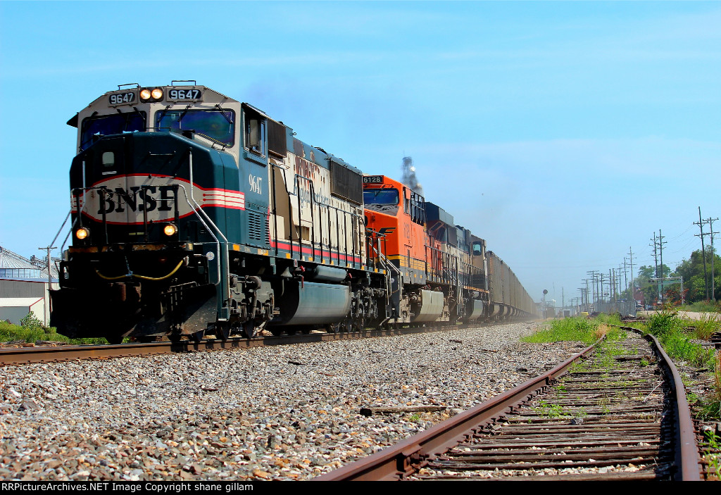 BNSF 9647 Leads a empty Coal Nb Let the chase begin.